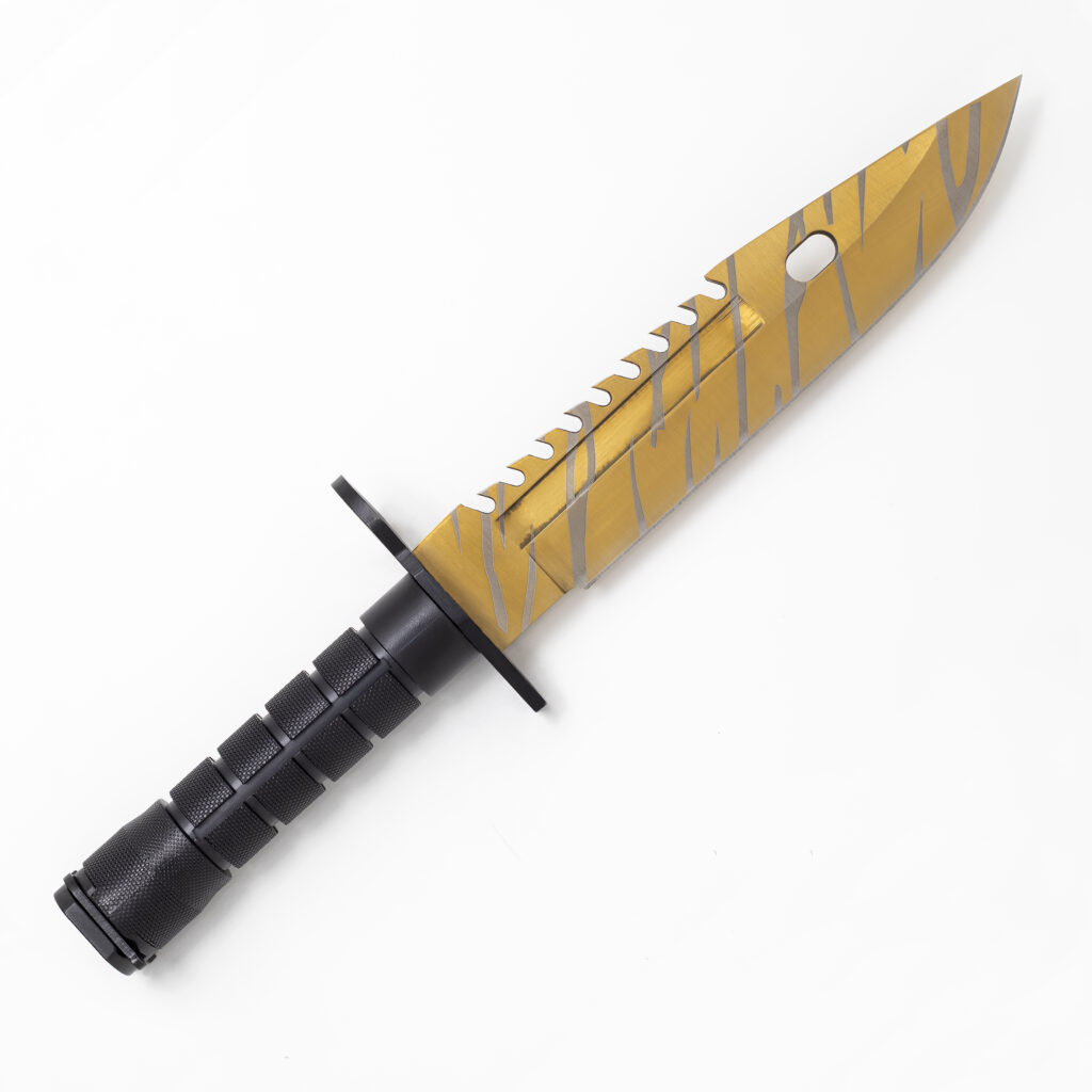 All Tiger Tooth Skins on Real CS2 knives by LootKnife